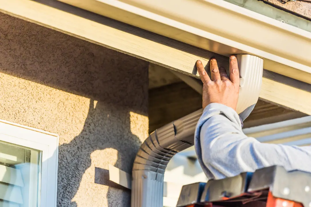 Seamless vs Regular Gutters: Which Is Better for Home?